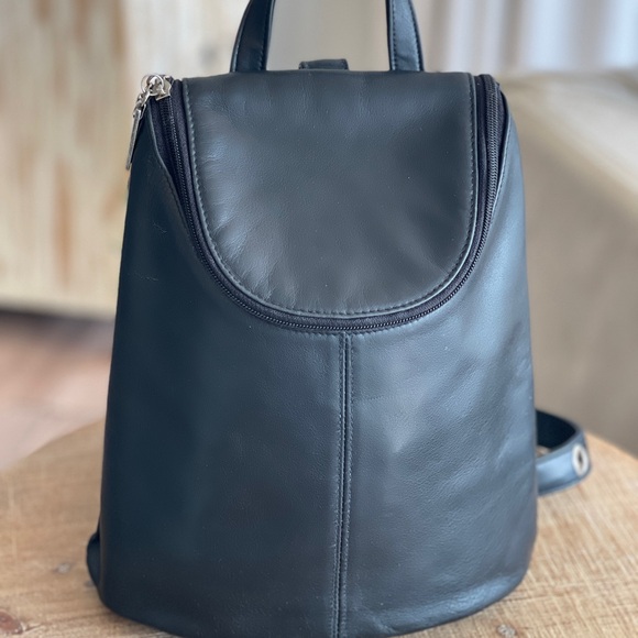 Hillard & Hanson | Bags | Hillard Hanson Black Leather Sling Handbag ...